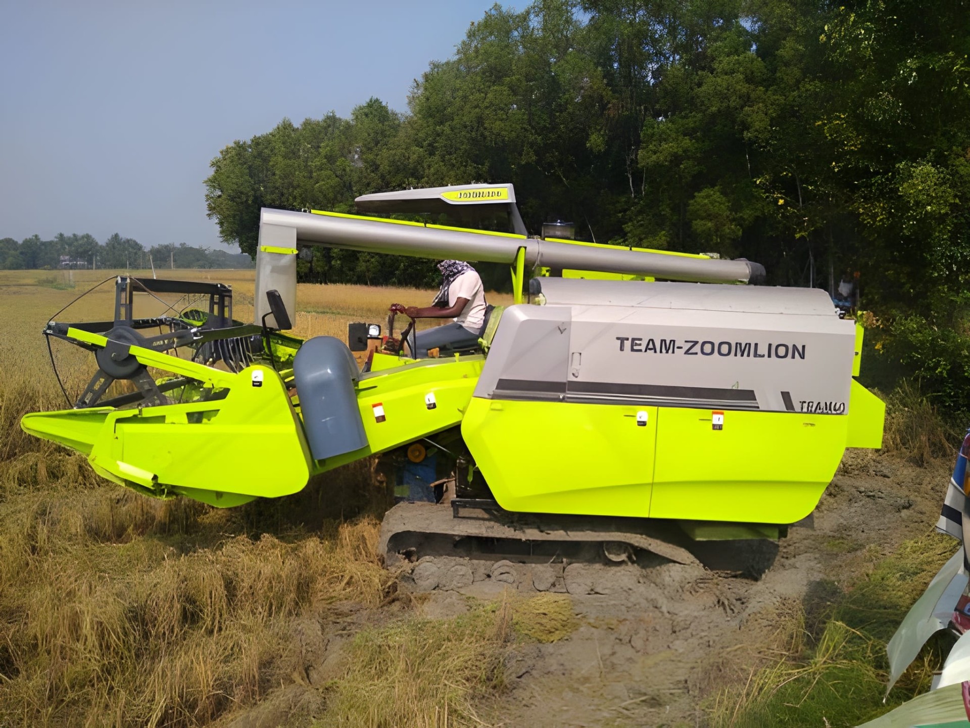 Peran Crawler Combine Harvester dalam Pertanian Modern