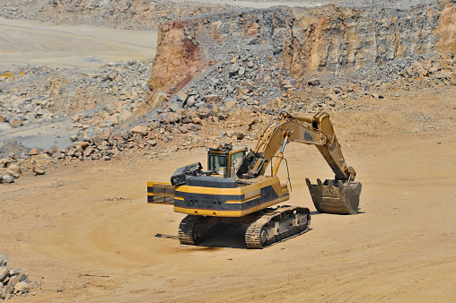 Dealer Resmi Alat Berat - Mengenal Fungsi Dan Cara Kerja Final Drive ...