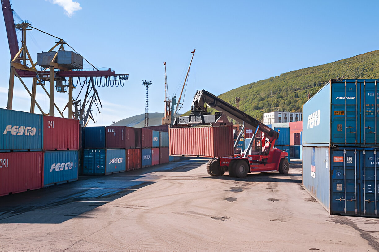 BCTN - Mengenal Alat Berat Pengangkut Kontainer & Jenis-jenisnya