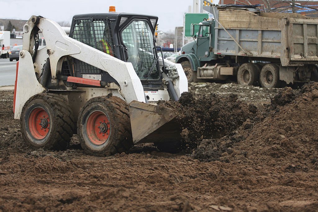 Apa Saja Fungsi Alat Berat Skid Steer Loaders? Simak Disini!