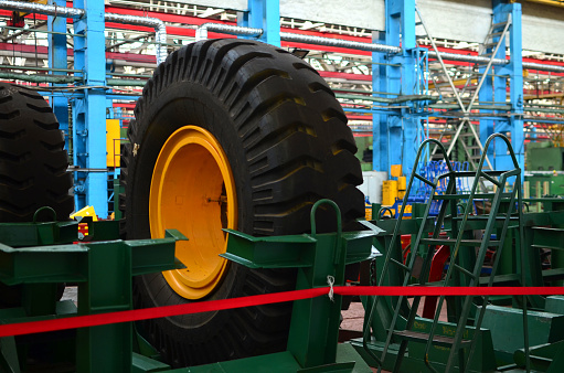 Pahami Fungsi dan Jenis Tire Tread pada Ban Dump Truck