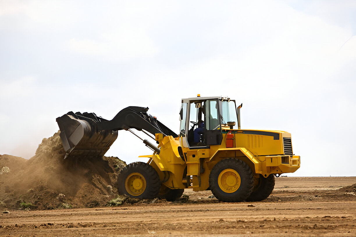 Dealer Resmi Alat Berat - Alat Berat Backhoe Loader: Ini Fungsi & Cara Kerjanya